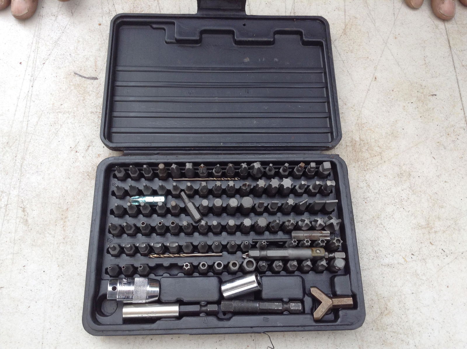 Falcon Tools - Screw driver bit set - Dec 03, 2019 | Emanon Auctions ...