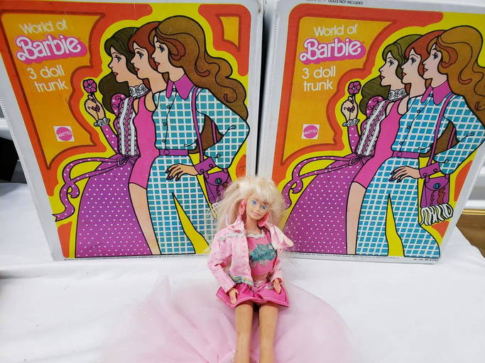 Vintage World Of Barbie 3 Doll Trunk With Barbie