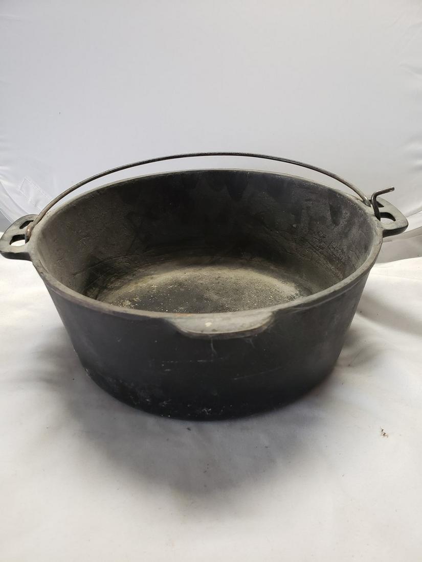 Vintage Wagner Ware #1268 Cast Iron Dutch Oven Cooking