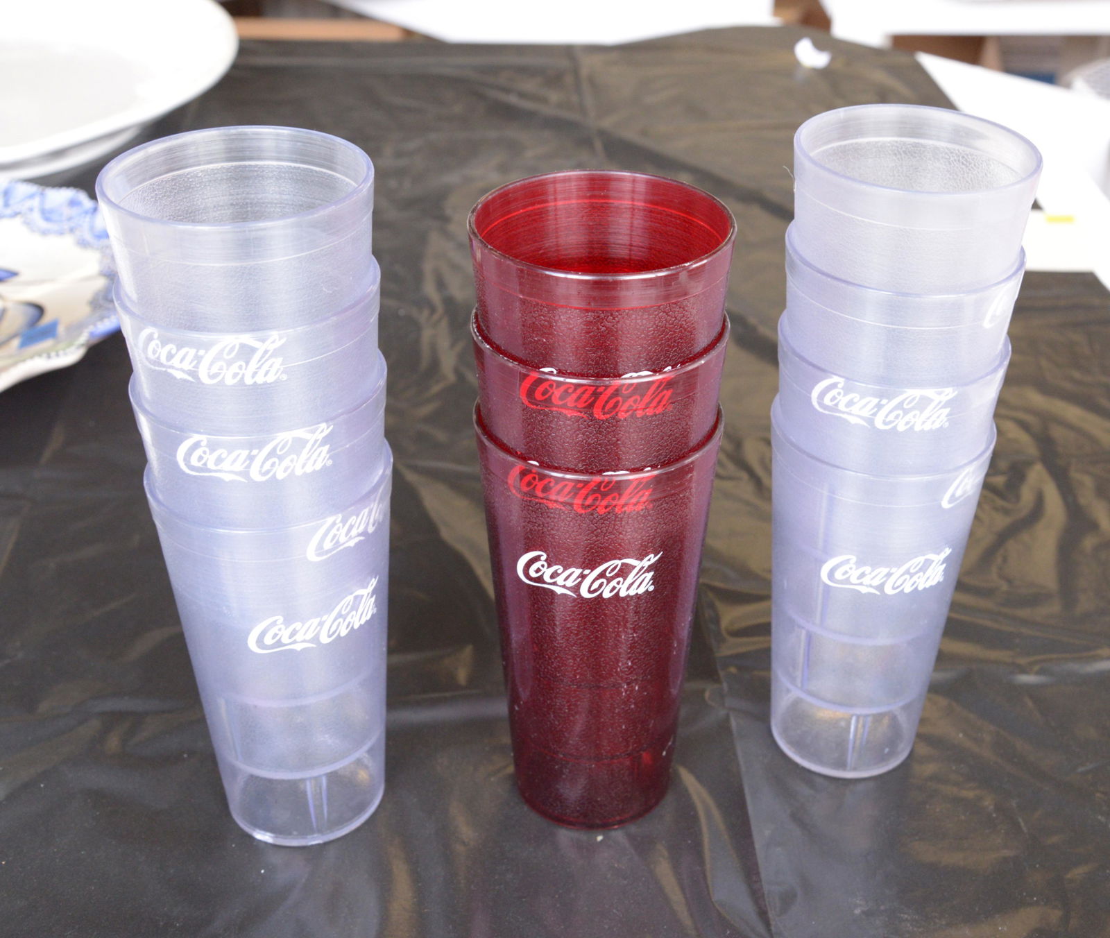 Set Of 8 Clear And 3 Red Coca Cola Cups