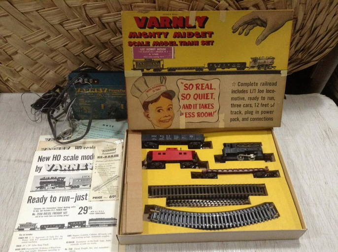 Varney Mighty Midget Scale Model Train Set In Original