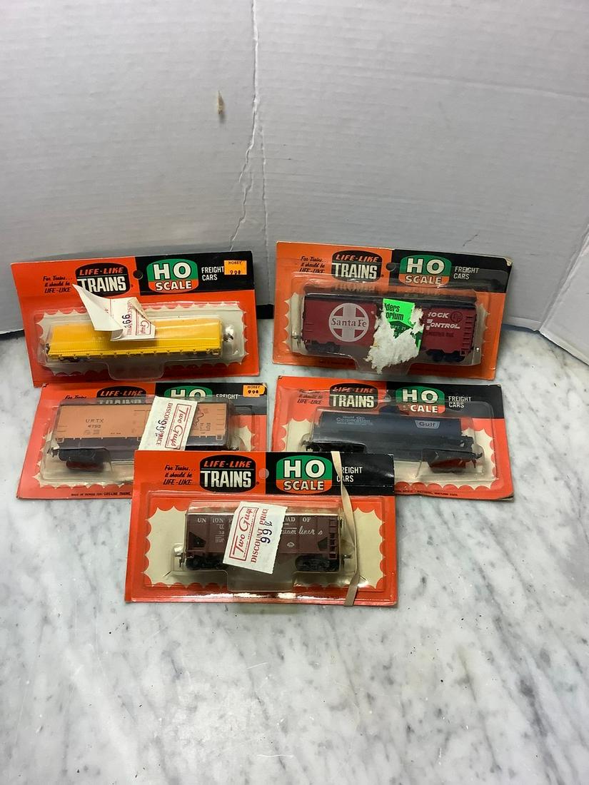 5 Life Like Train Cars Santa Fae Gulf Oil Union Pacific