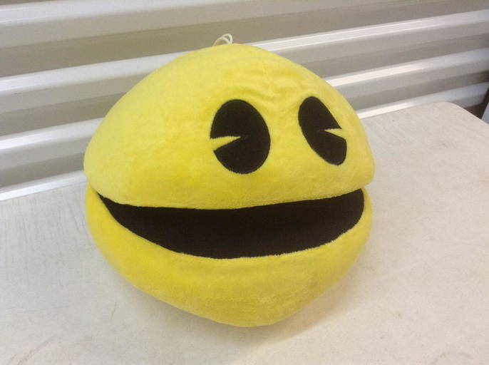 Stuffed Pac Man Carnival Prize 14" - Oct 24, 2021 | Emanon Auctions and ...