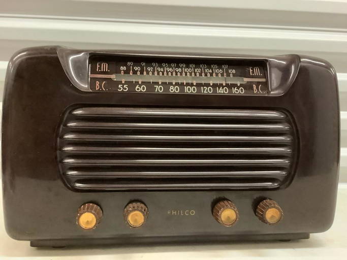 Vintage Philco Radio Model #48 472