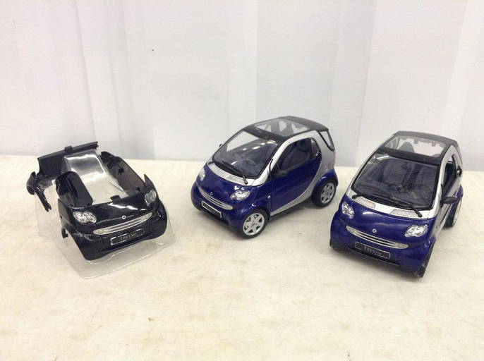 Two Smart Fortwo Diecast and Plastic Cars with - Dec 12, 2021 | Emanon ...