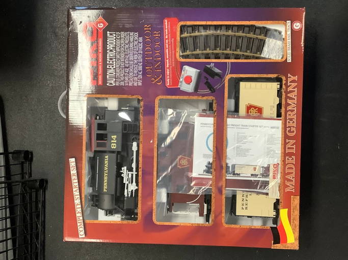 Piko model trains and model buildings complete starter set (#0060) on ...