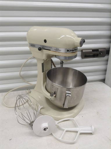 Vintage Kitchen Aid Mixer With Attachments