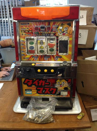 New Miyako 777 Token Slot Machine With Keys And Hundreds Of Tokens, Working