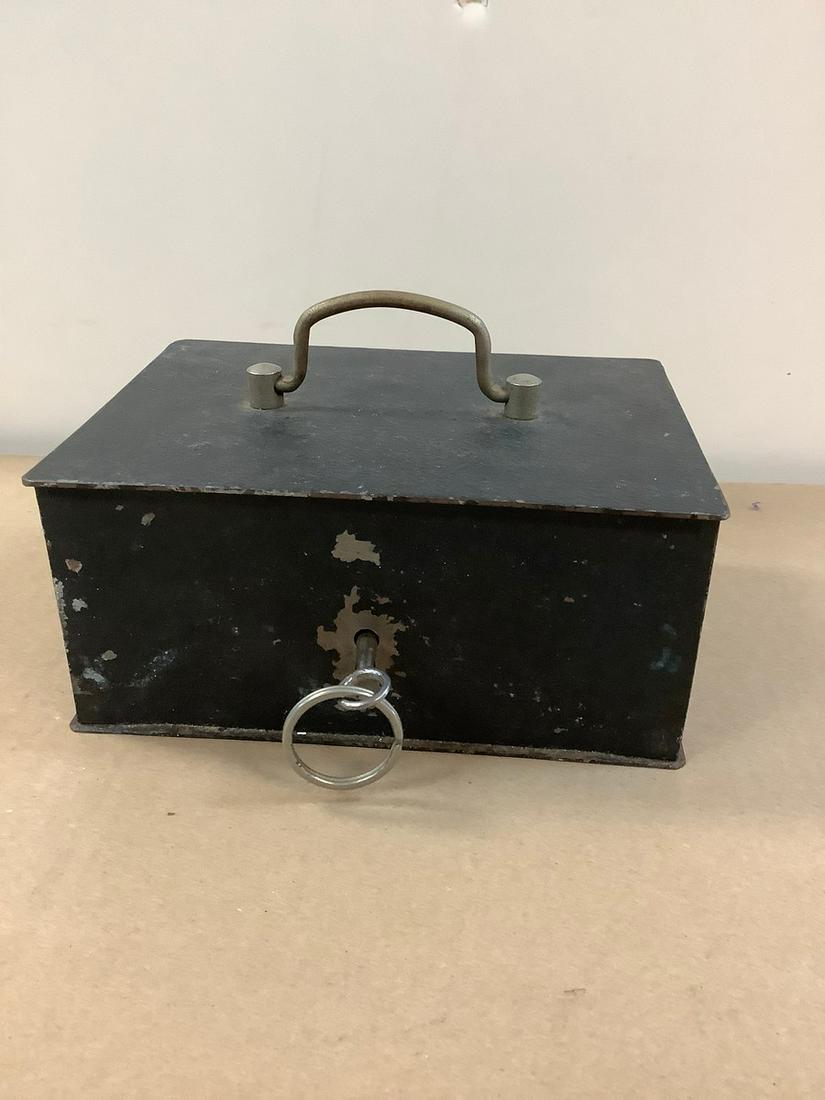 Vintage Lock Box With Key (does Not Open)