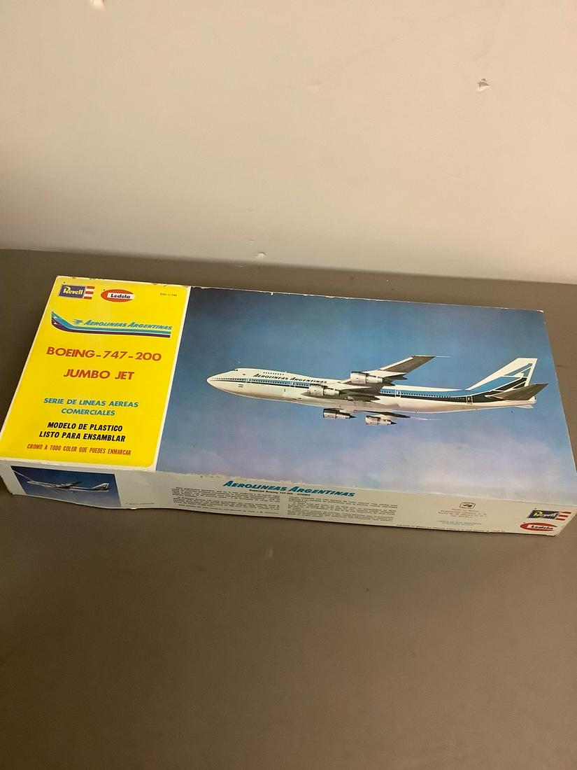 Vintage Revell Boeing 747 200 Jumbo Jet Model Kit