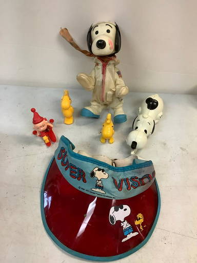 Lot of Vintage Snoopy toys and more (#0306) on Jan 01, 2023 | Emanon ...