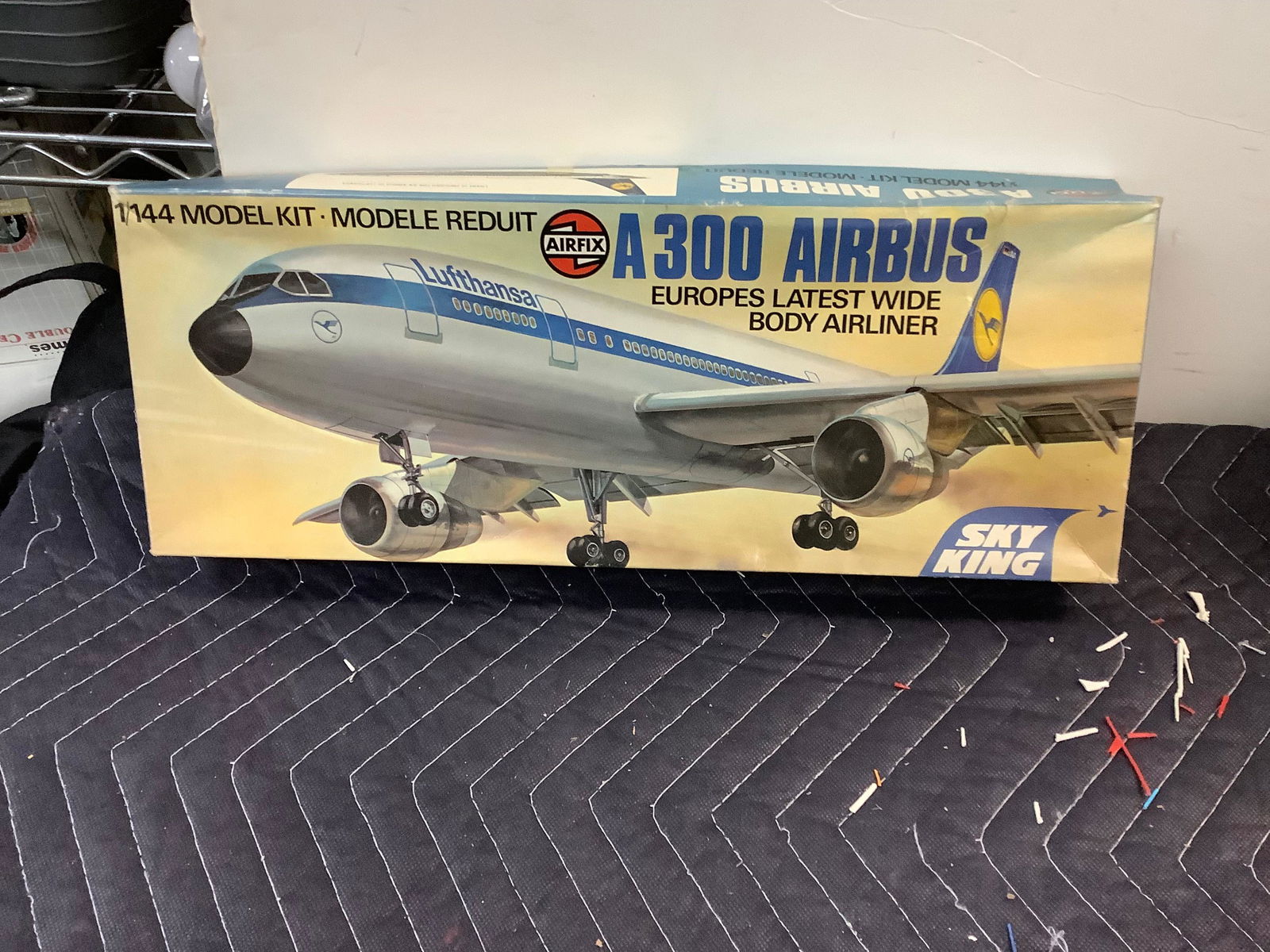 AirFix A300 Airbus model kit - Mar 05, 2023 | Emanon Auctions and ...