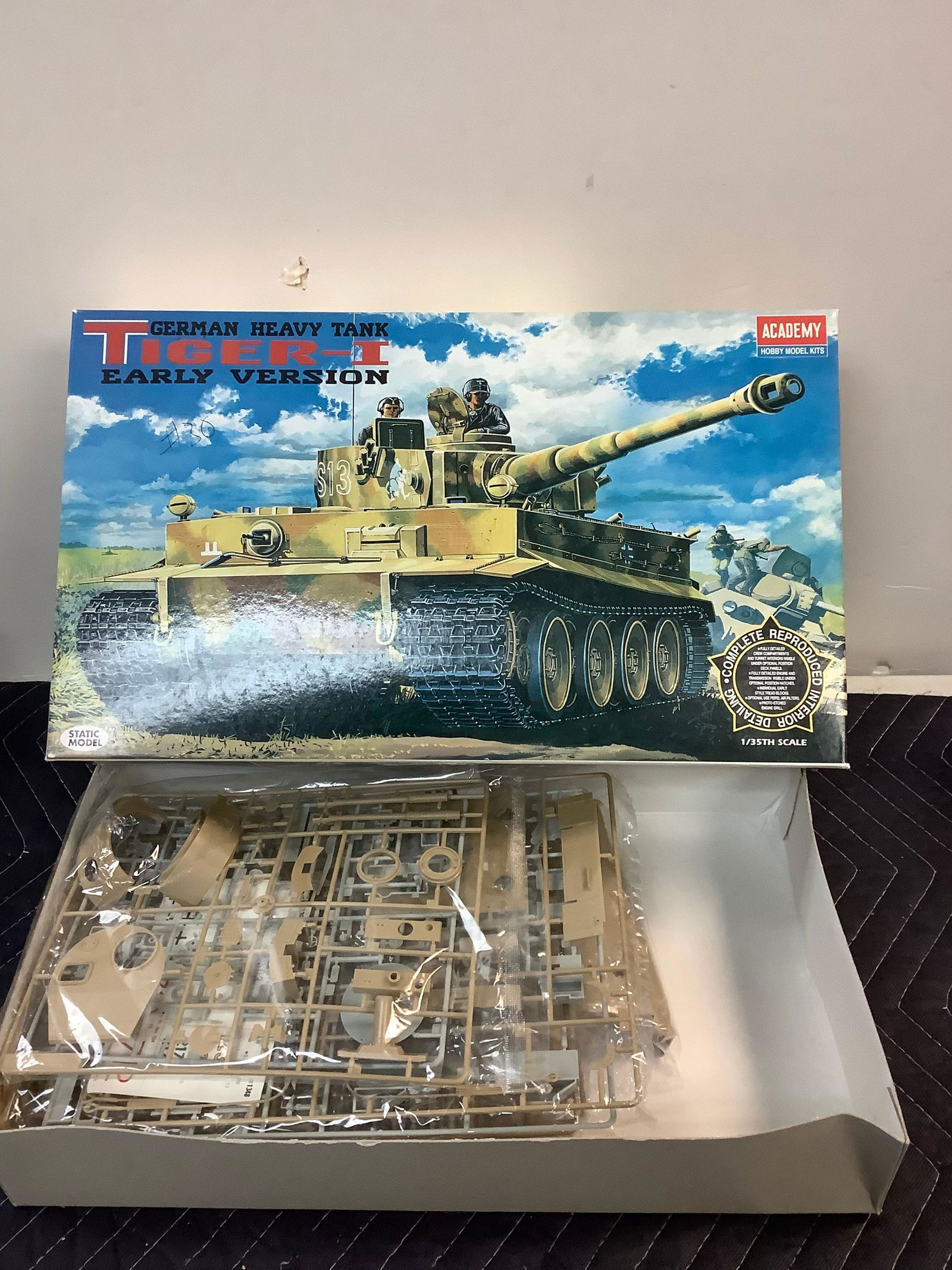 Academy German Heavy Tank Tiger-1 Early Version - Mar 20, 2023 | Emanon ...