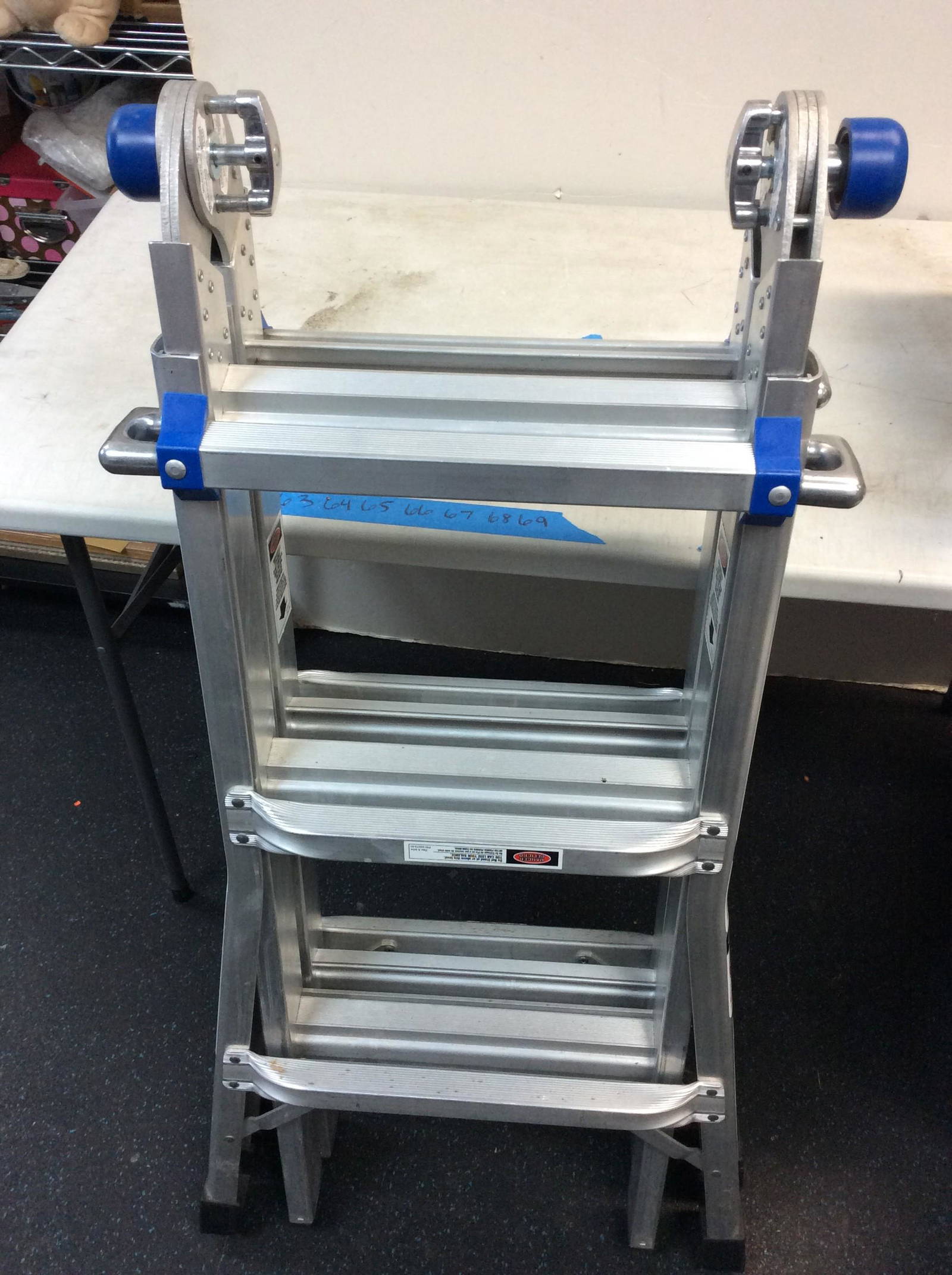 Werner Stepping Ladder 44x18in Auction