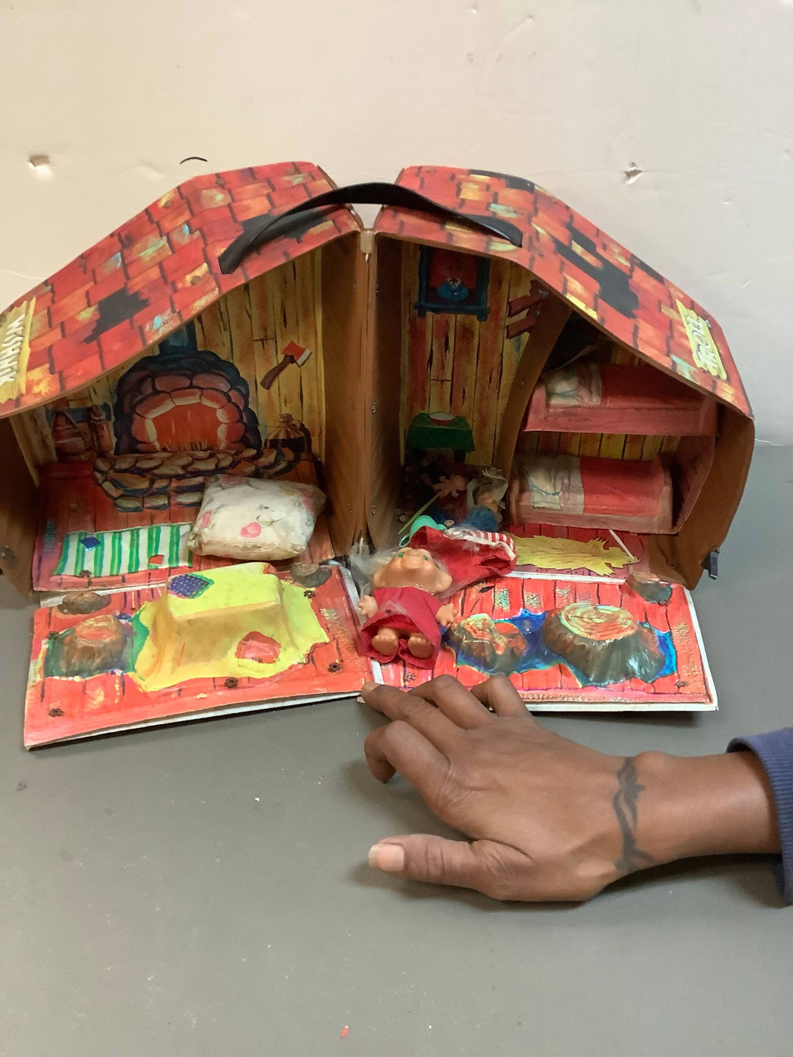 Vintage Trolls Shanty Shack Play House/carrier With Some Troll Dolls ...