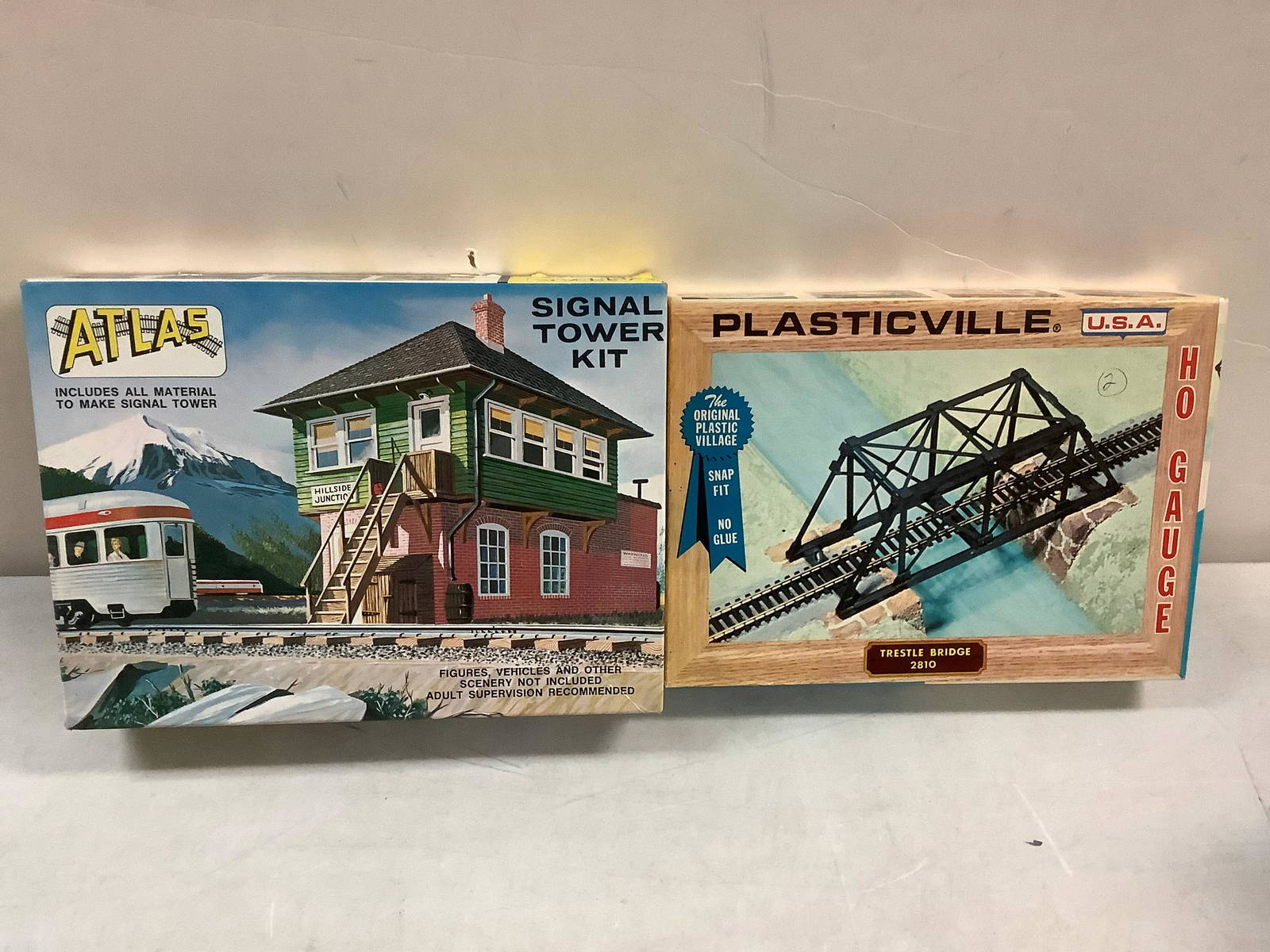 Lot Of Atlas Signal Tower Kit And Plasticville U.s.a. Trestle Bridge ...