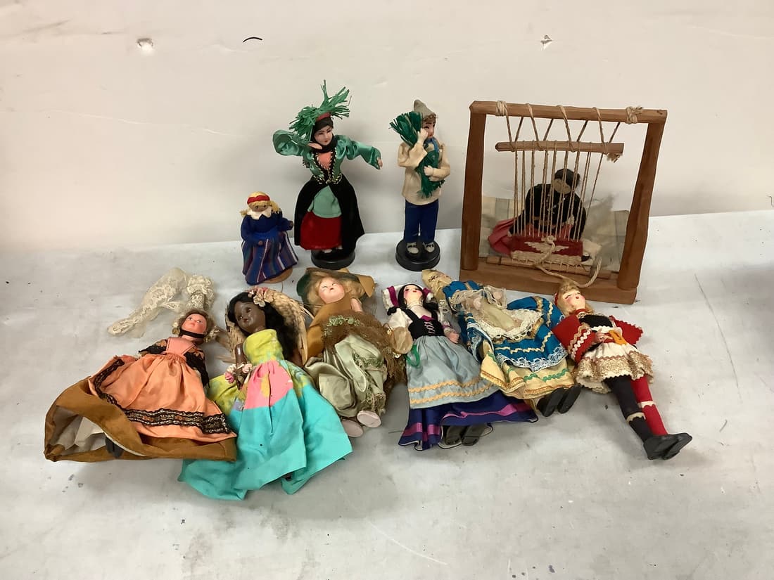 Lot Of Vintage Dolls Auction