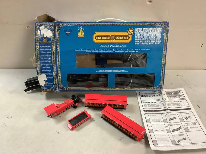 Walt Disney World Theme Park Collection Train With Tracks Ho Scale