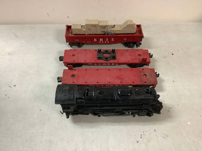 Lot Of Lionel O Gauge Train 8142 And Train Cars