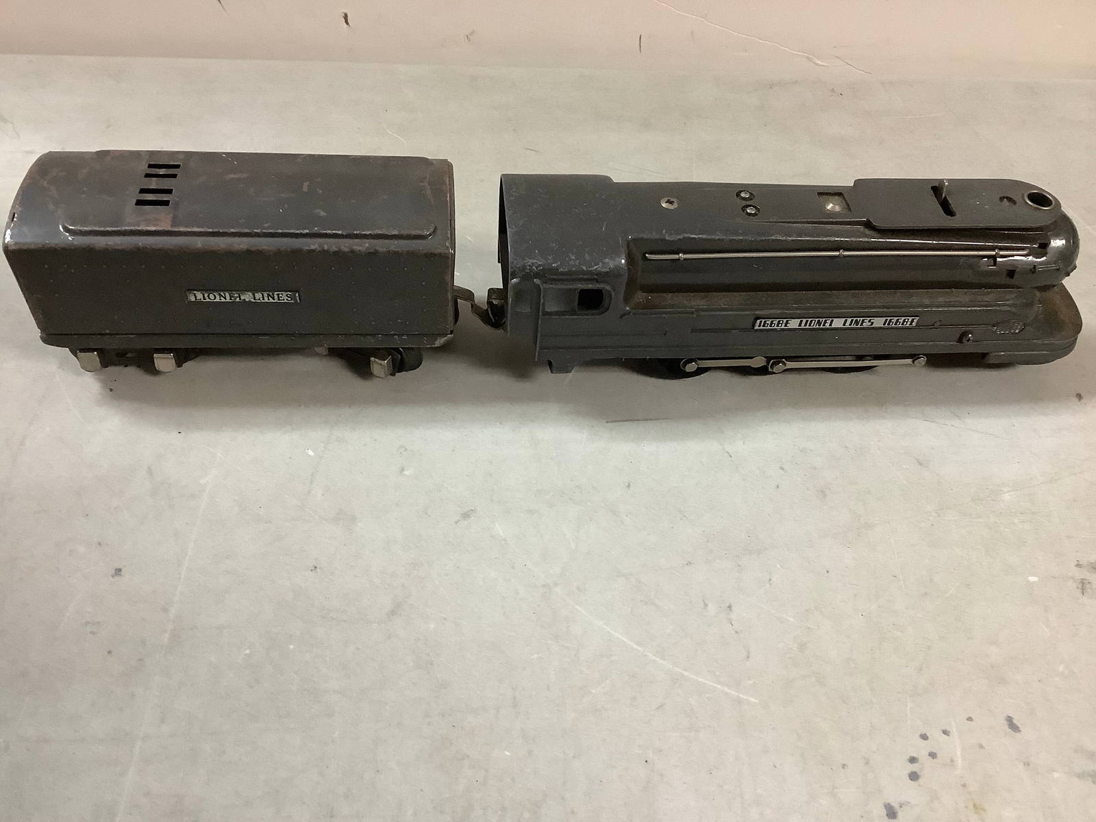 Lionel O Gauge Train 1668-e And Train Car Auction