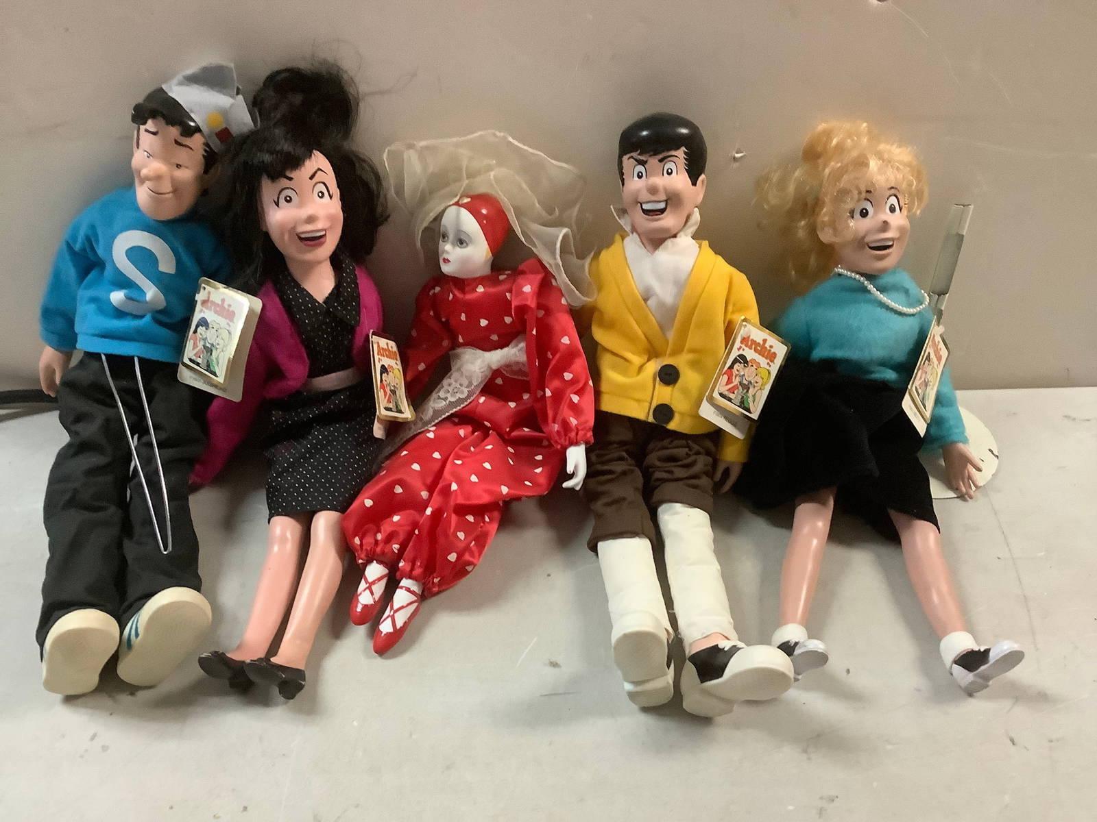Archie Dolls (betty, Veronica, Reggie, Jughead) And Ceramic Clown Auction