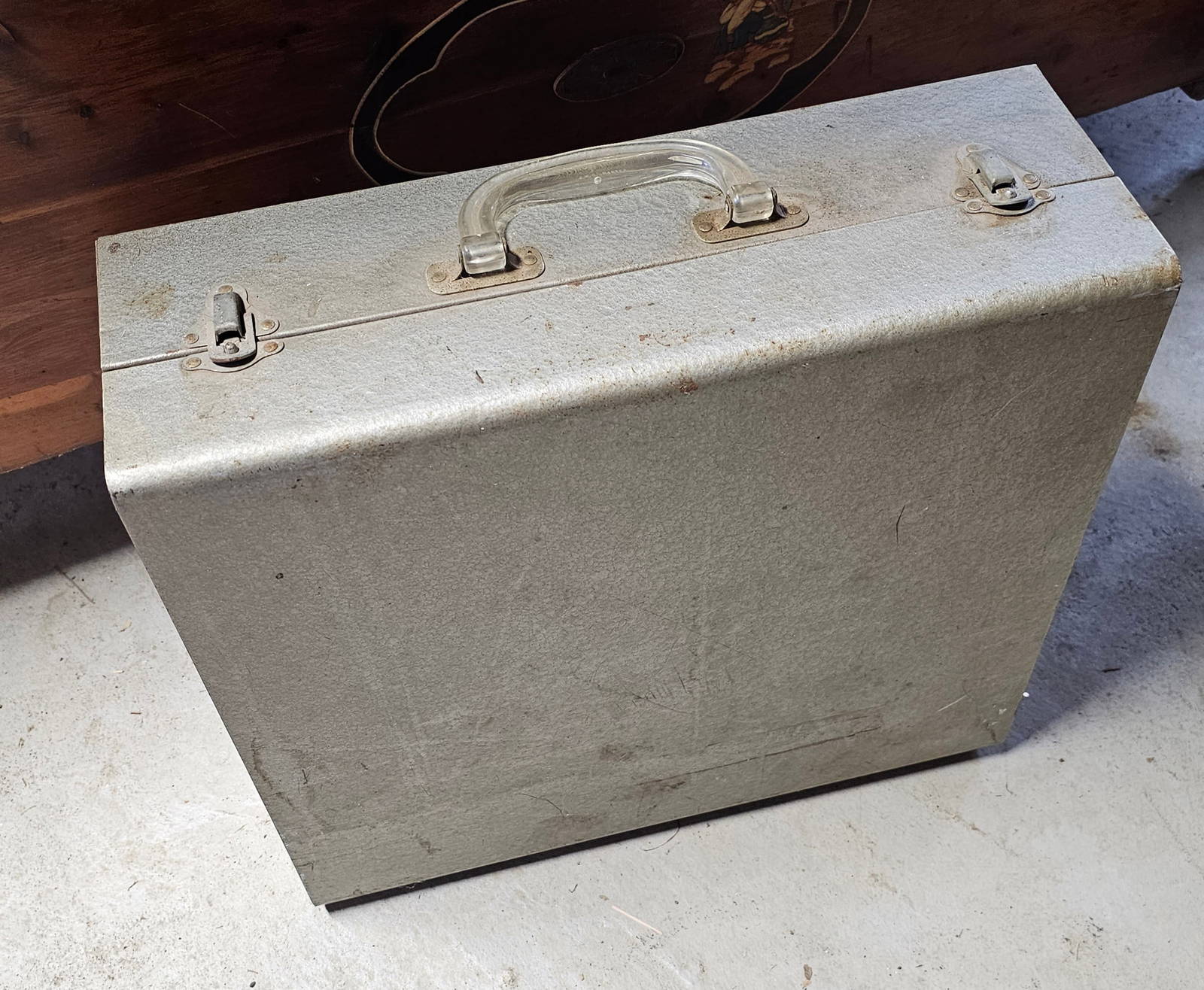 Vintage Metal Case With Portable Light Auction
