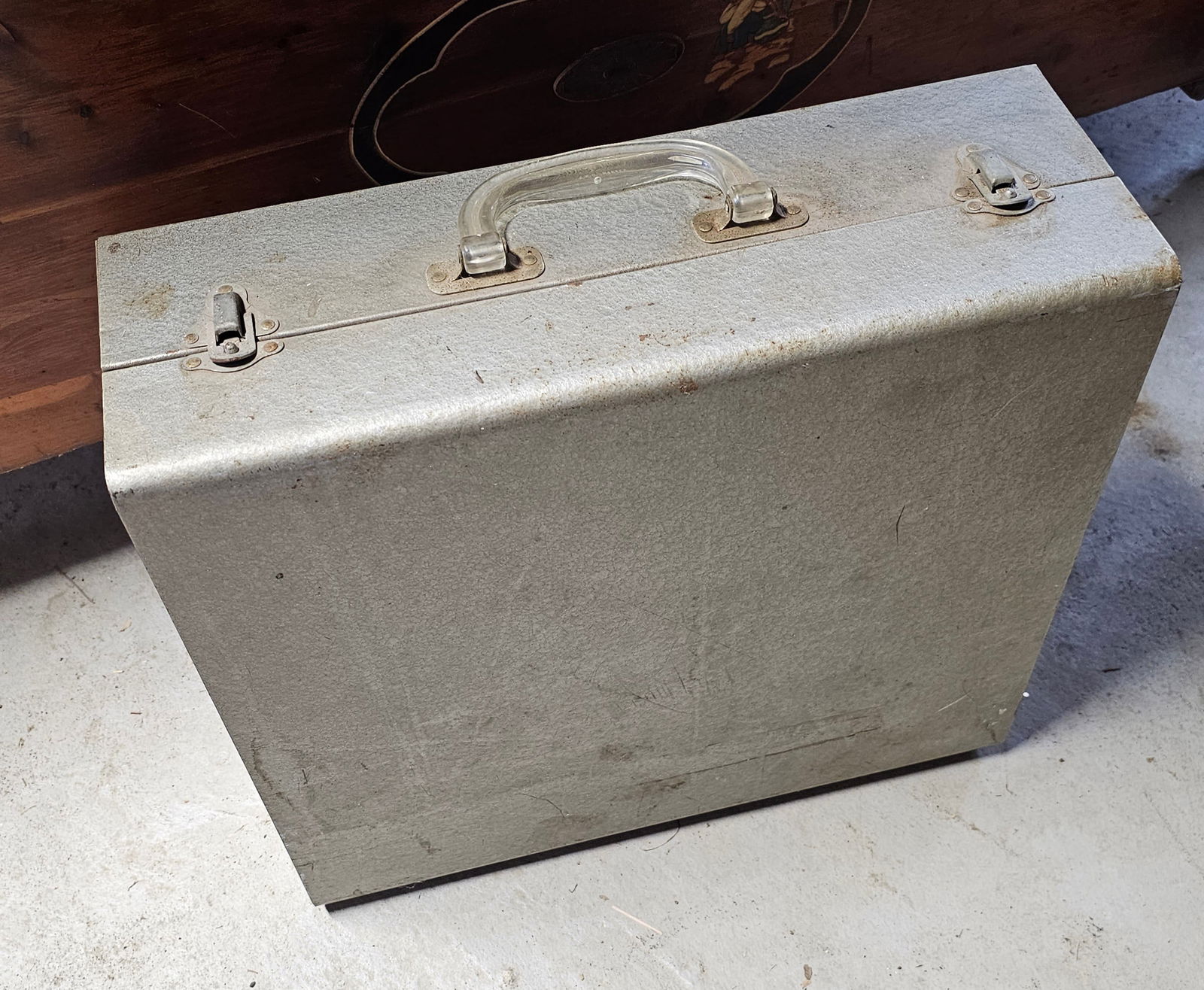 Vintage Metal Case With Portable Light Auction
