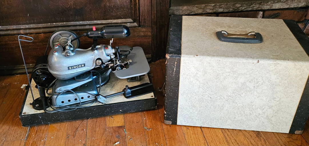 Vintage Singer Blind Stitch Travel Sewing Machine