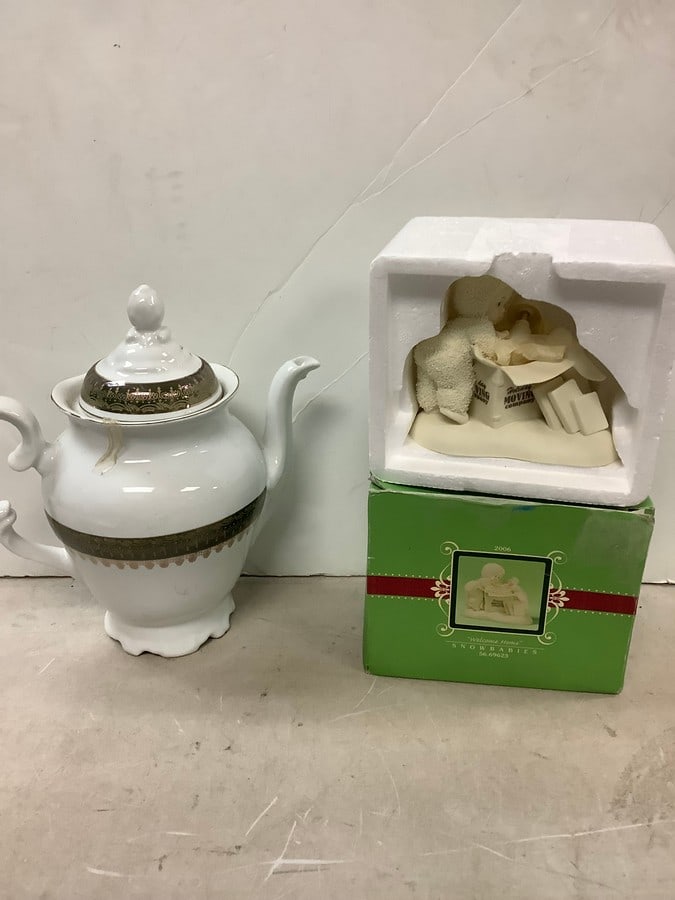 Lot Of Snowbabies Ceramic And Pomerode Leart Made In Brazil Auction