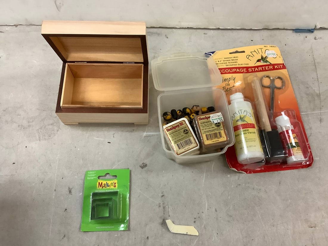 Lot Of Colored Modeling Compound, Decoupage Starter Kit, And More Auction