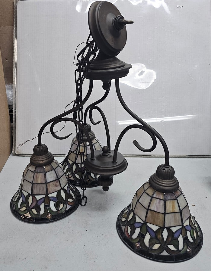 3 Shade Hanging Stained Glass Light Fixture Auction