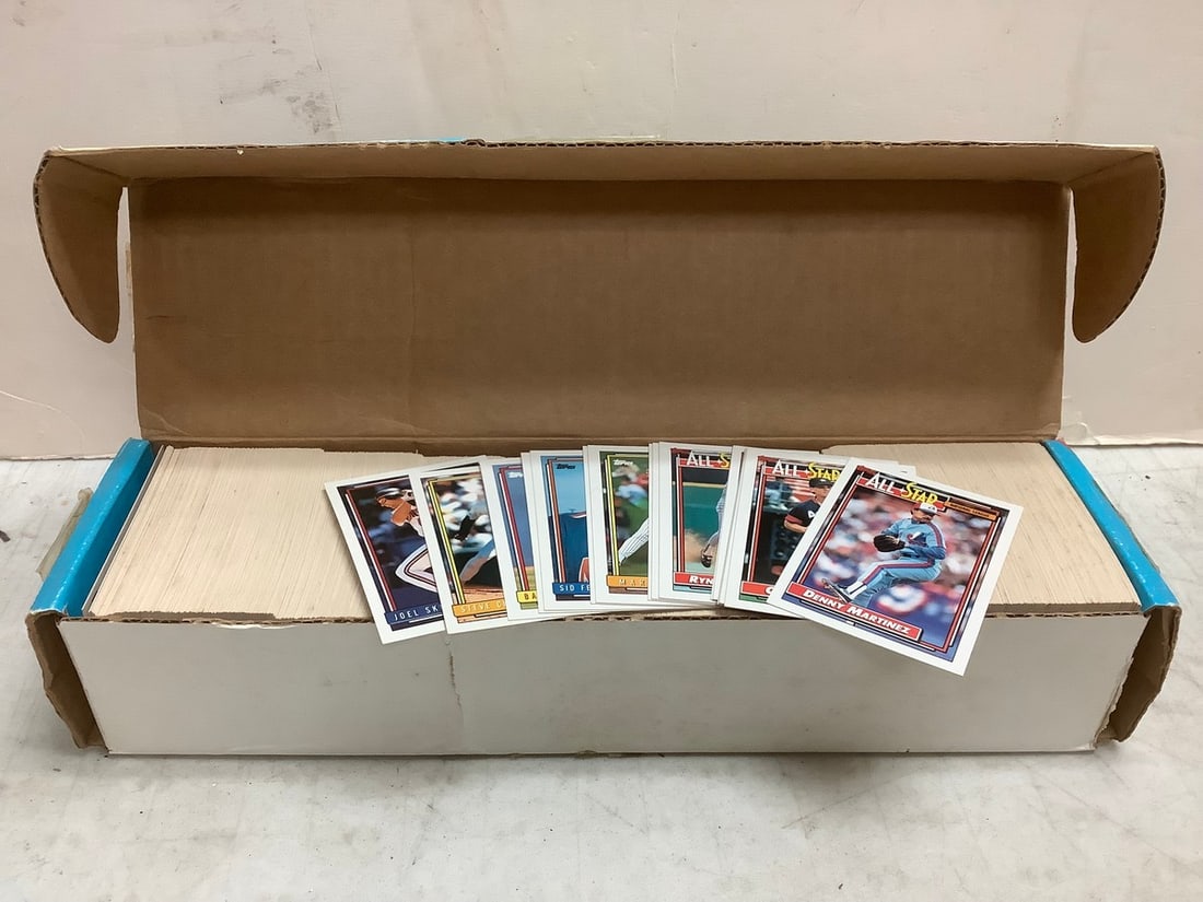 Vintage Topps Baseball Cards(the Official 1992 Complete Set) Auction