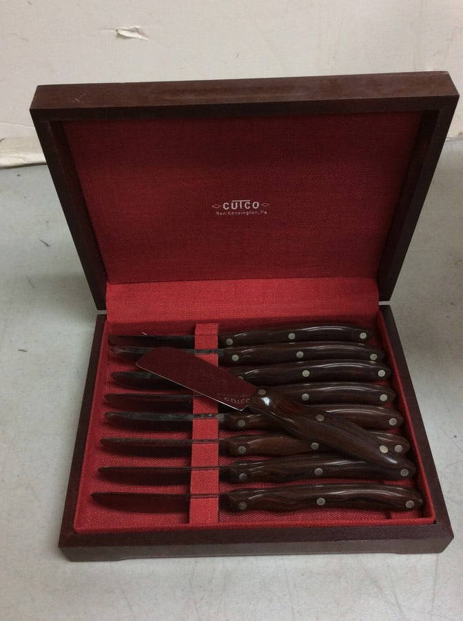 Cutco Steak Knives In Case(9.75in.x7.5in.x2.25) Auction