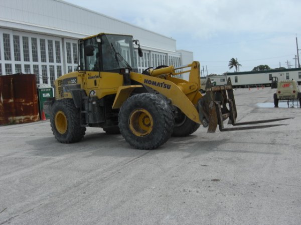 33A: 2004 Komatsu WA250 3 cy Front End Loader