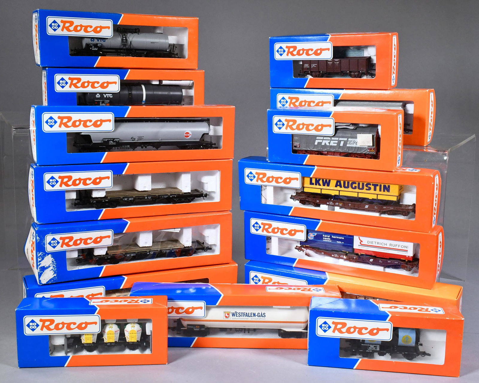 Roco Ho Train Lot Two Engines Plus Cars.