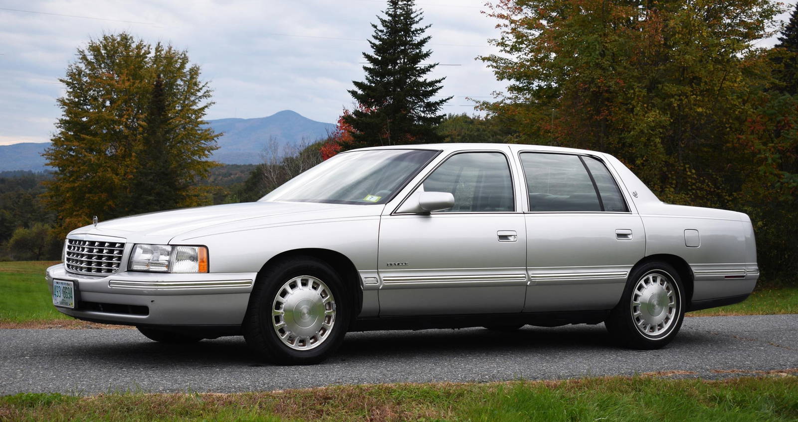 1999 Cadillac Deville Sedan. Auction