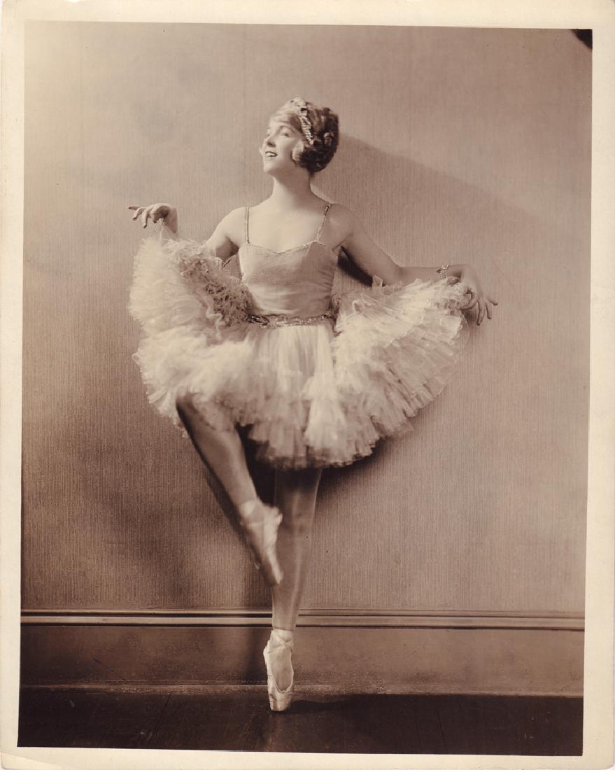 Photo: American actress Helen o'Shea in the show of