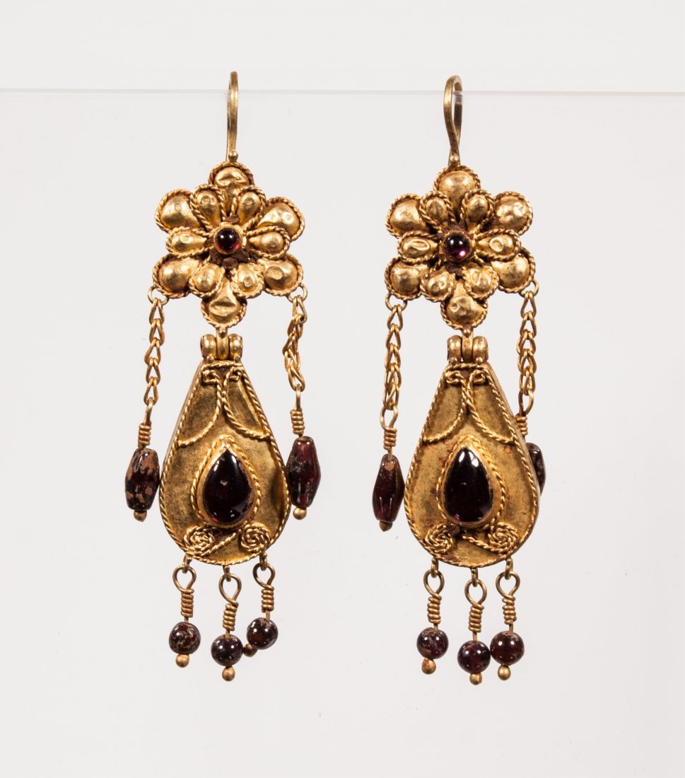 PAIR OF ANCIENT ROMAN GOLD EARRINGS