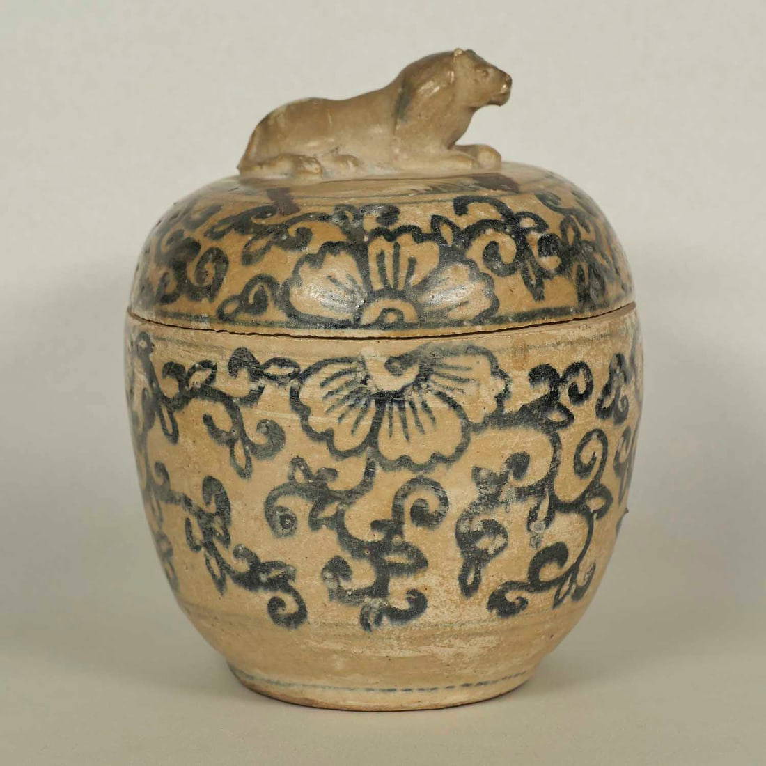 Jar With Molded Lion Lid, Voc Era Auction