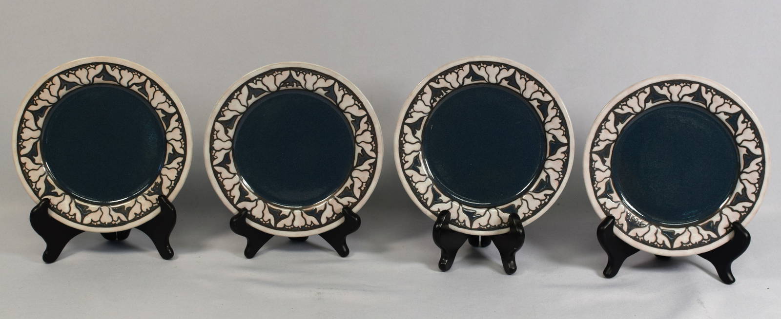 (on-4) Seg Art Pottery Plates Auction