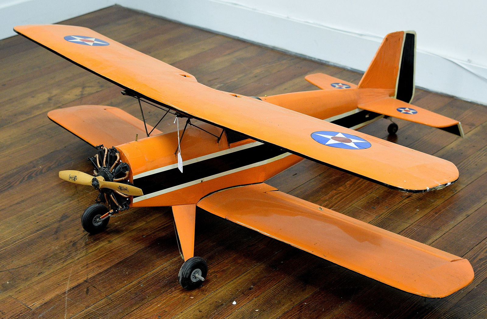 Double Wing Airplane Model