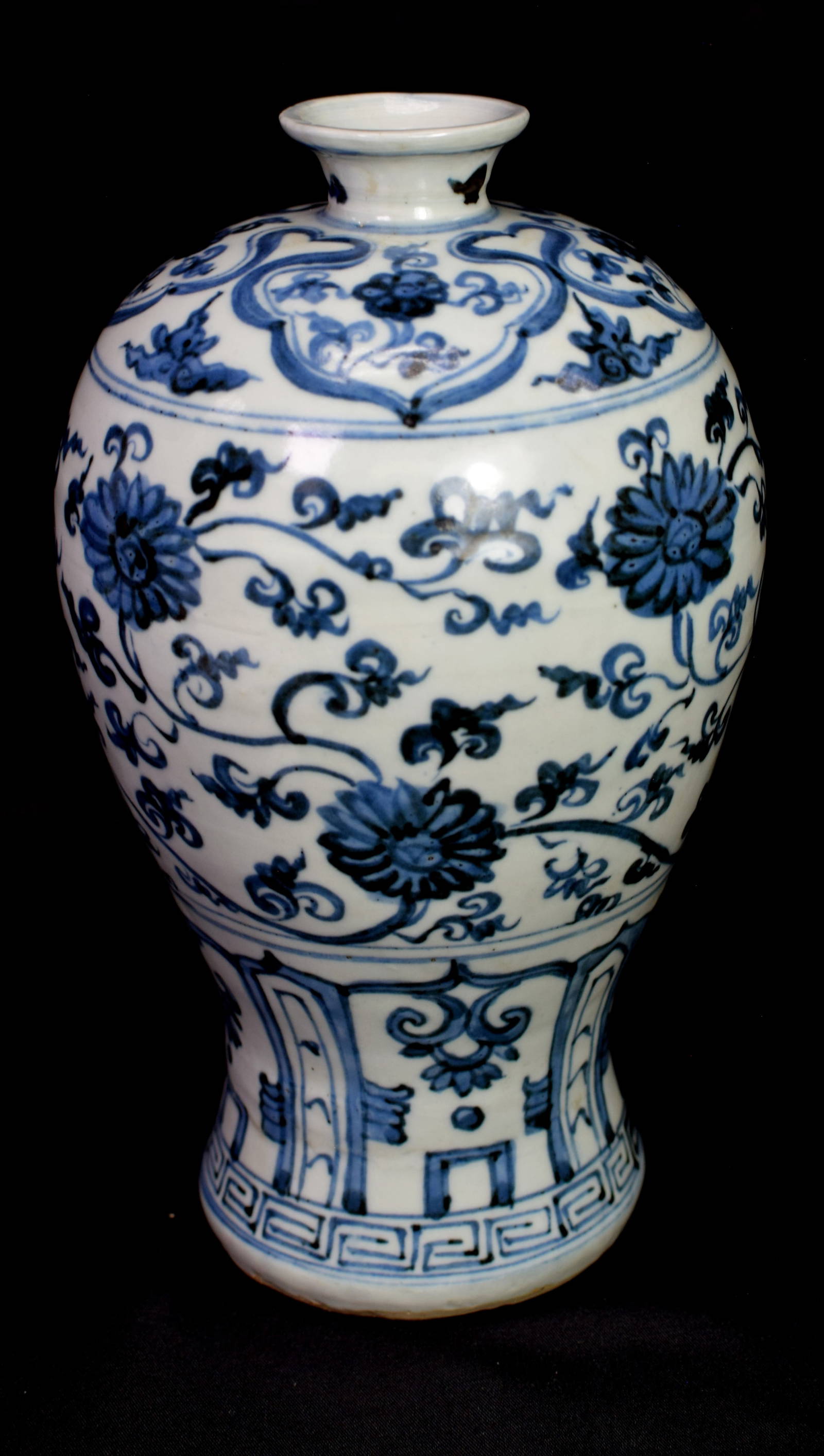 Chinese Ming Dynasty Blue & White Meiping Vase Auction