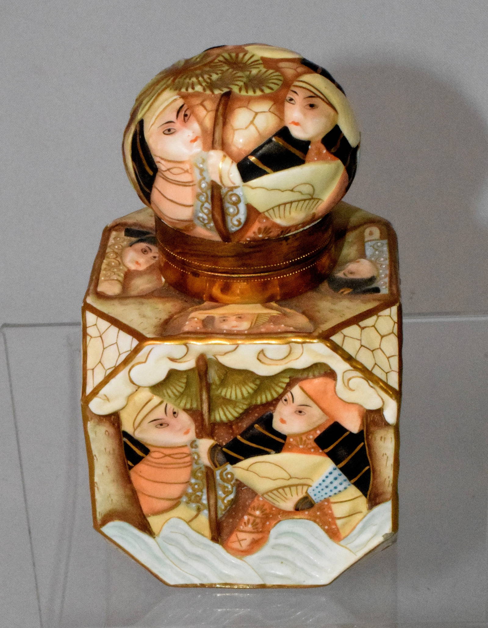 Japanese Satsuma Inkwell In Relief Auction