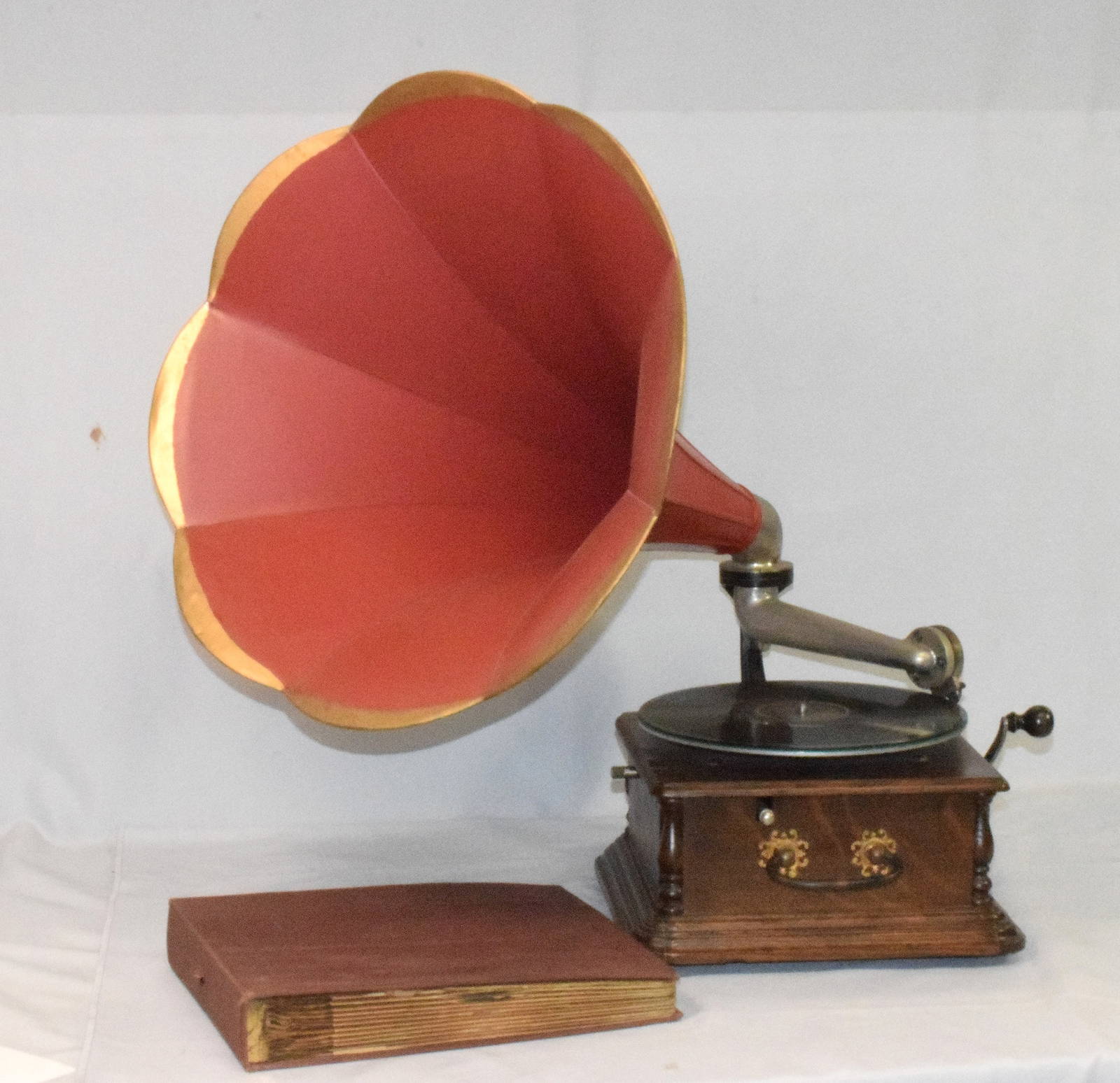 Columbia Disc Graphophone & Morning Glory Horn Auction