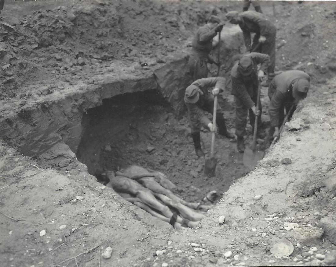Wwii Us Army Photo German Pows Dig Up Bodies Of Jews Fr