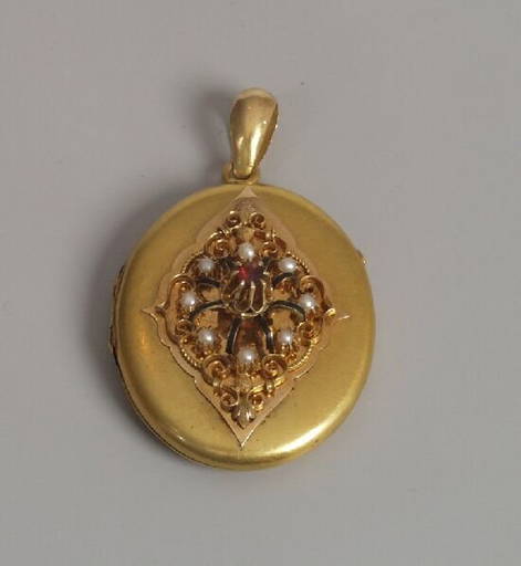 Victorian High Carat Gold Oval Locket W