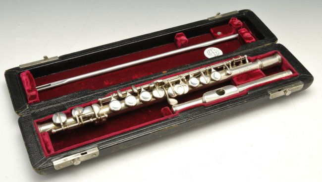 A small silver flute by the Flutemakers Guild. : Lot 480