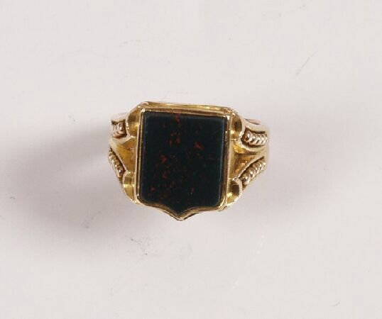 1940's 18ct Gold Gentleman's Signet Ring With Shield