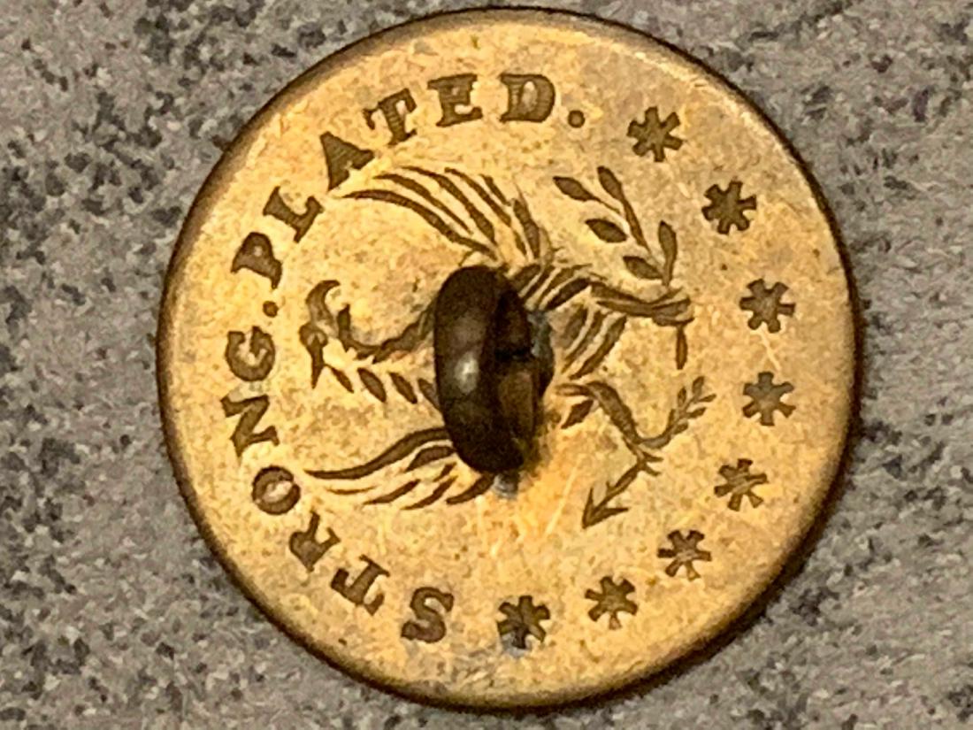 ULTRA RARE REVOLUTIONARY WAR STRONG PLATED EAGLE BUTTON