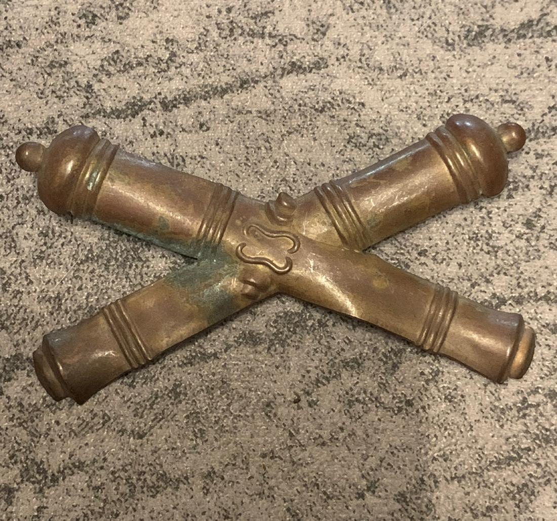 RARE CIVIL WAR CROSSED CANNONS HAT INSIGNIA